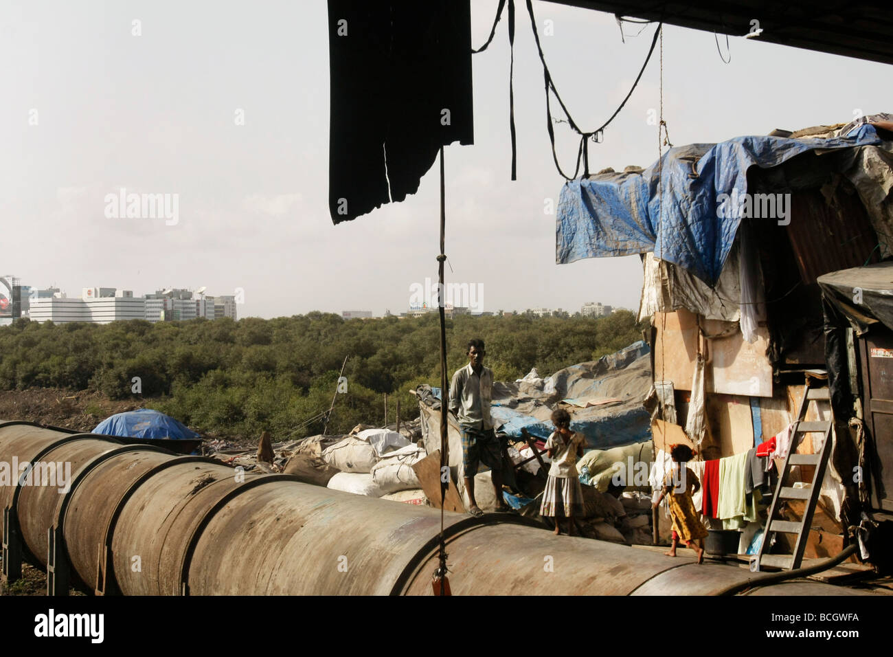 Dharavi slumgebiet von mumbai -Fotos und -Bildmaterial in hoher Auflösung – Alamy