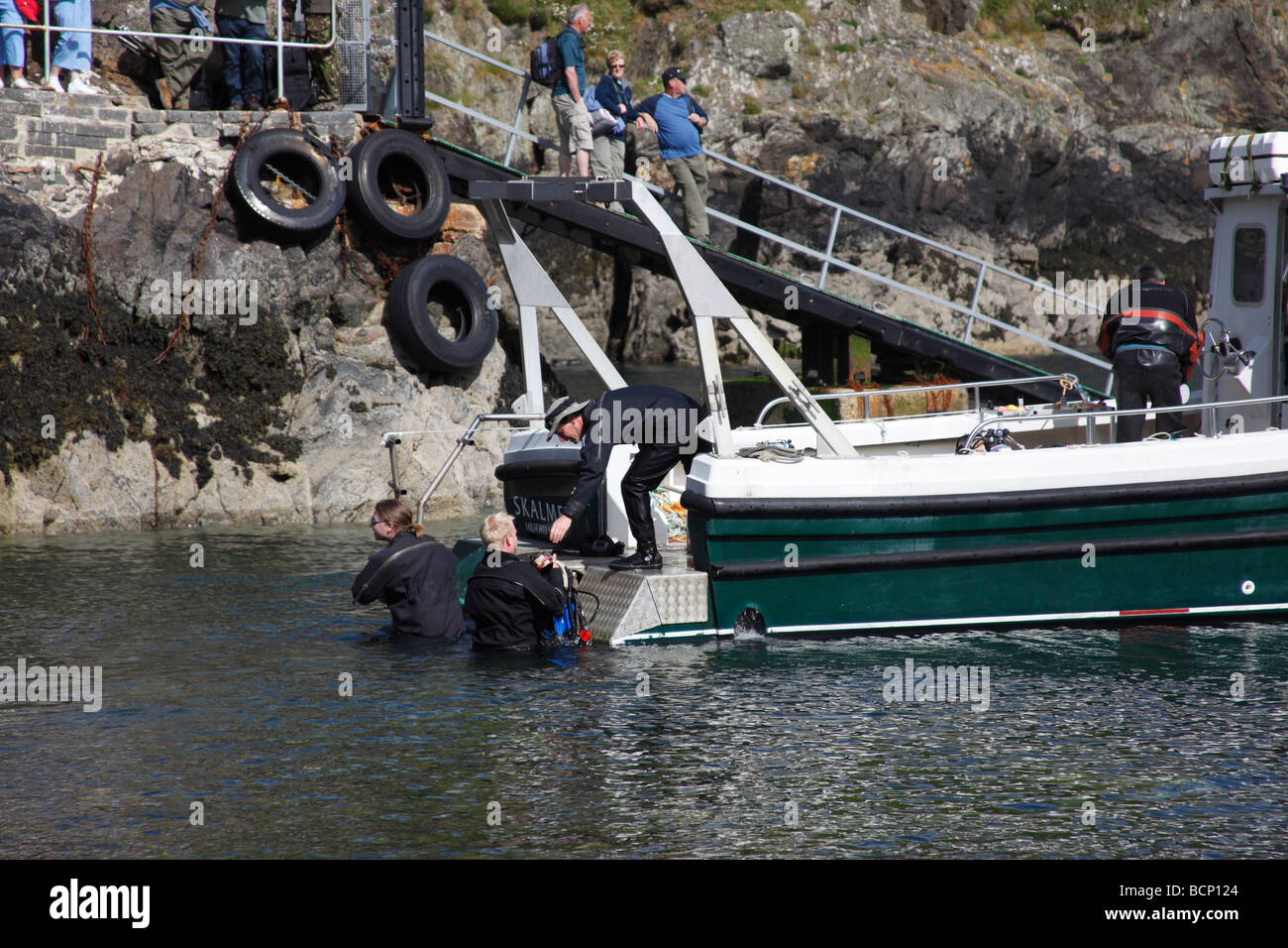 Taucher im boot -Fotos und -Bildmaterial in hoher Auflösung – Alamy