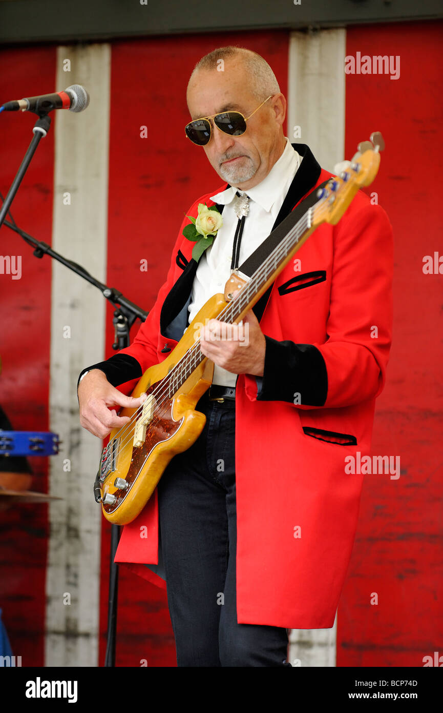Bassist Martyn Day oder Rock'n'Roll-Band "Spitzel zu sabbern und die ...
