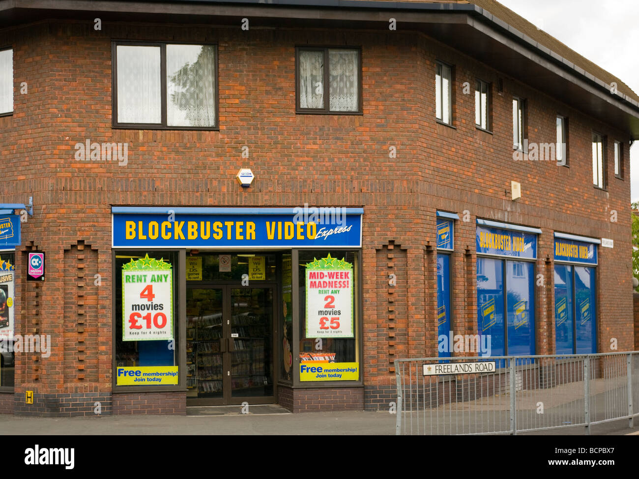 Blockbuster video store sign -Fotos und -Bildmaterial in hoher ...