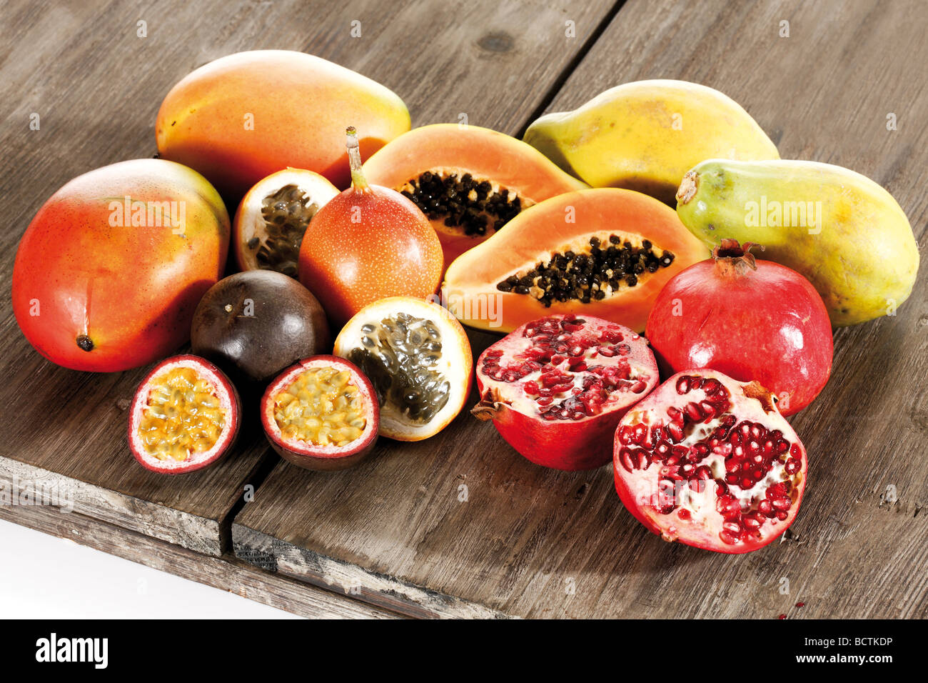 Exotische Früchte, Mango, Passionsfrucht, Grenadill, Papaya ...