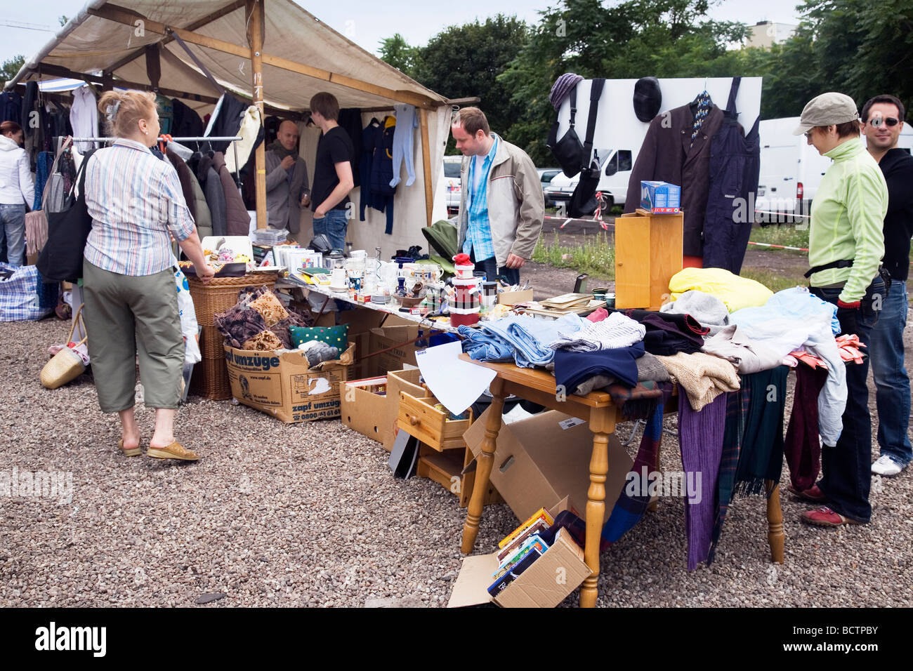 Mauerpark market berlin -Fotos und -Bildmaterial in hoher Auflösung – Alamy