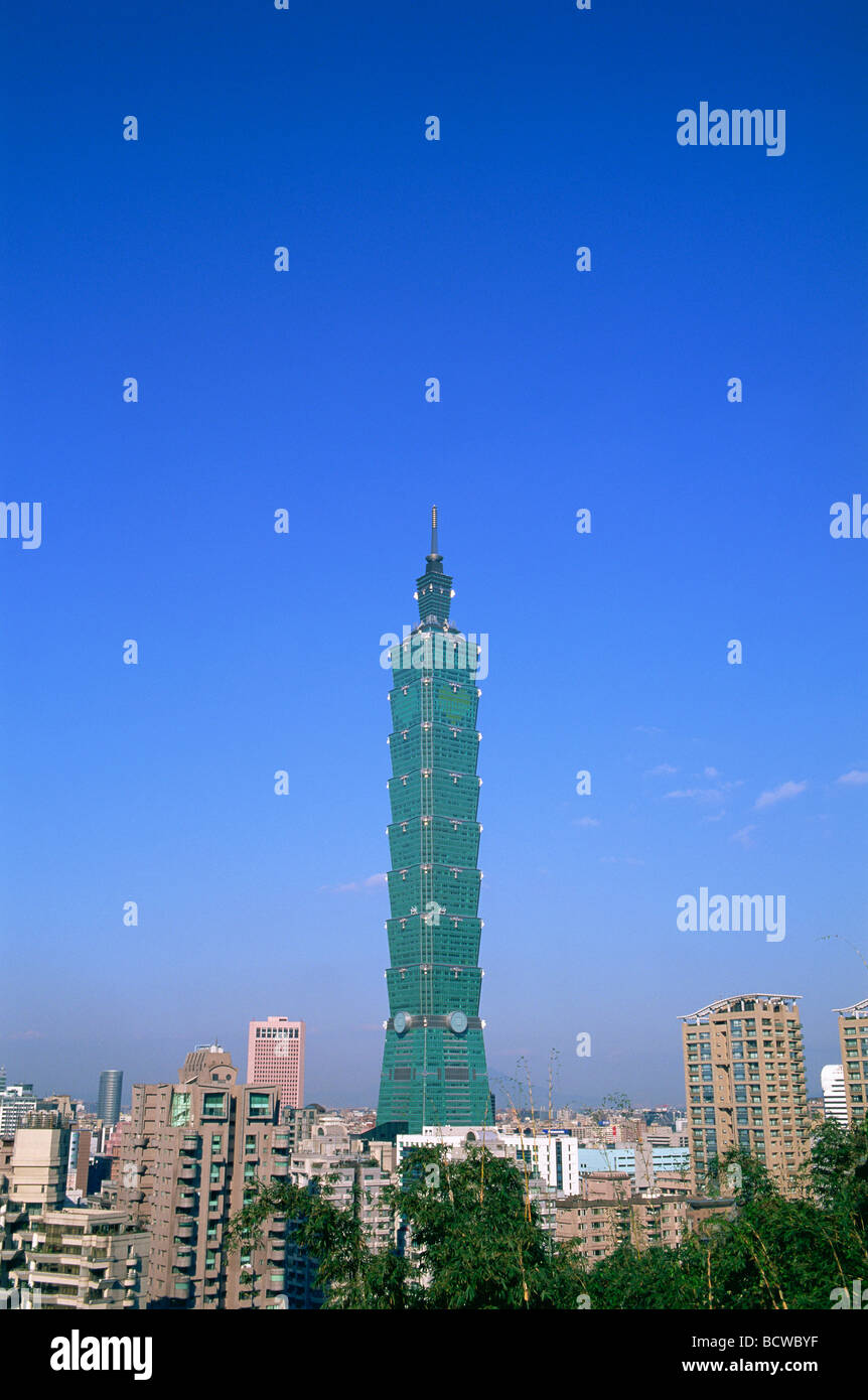 Taiwan, Taipeh, Skyline der Stadt und Taipei 101 Wolkenkratzer (1667 Fuß Stockfotografie - Alamy