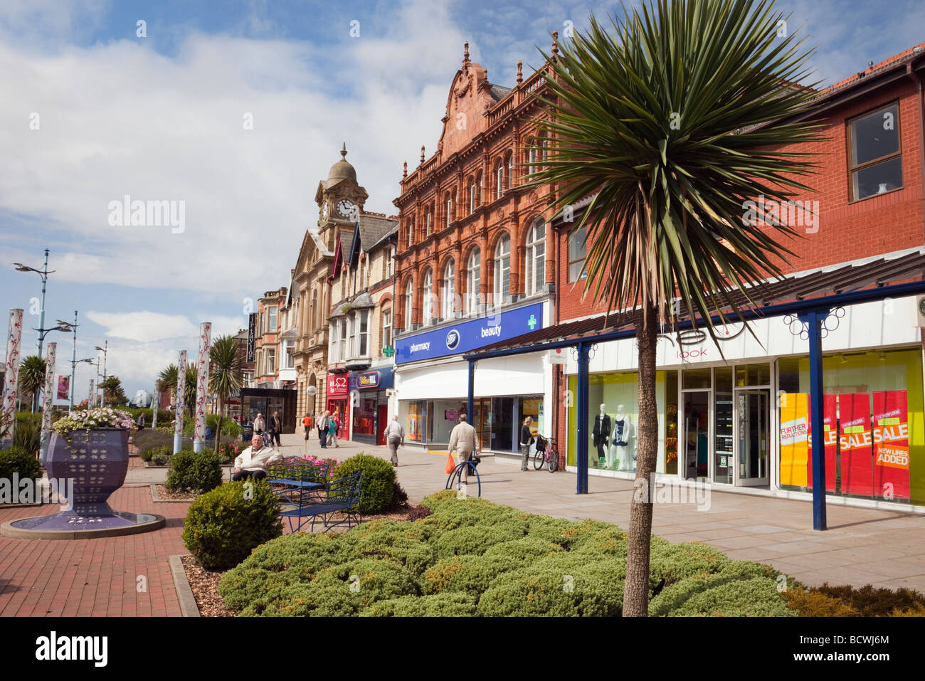 High Street in St Annes Square im Stadtzentrum von Lytham St Annes ...