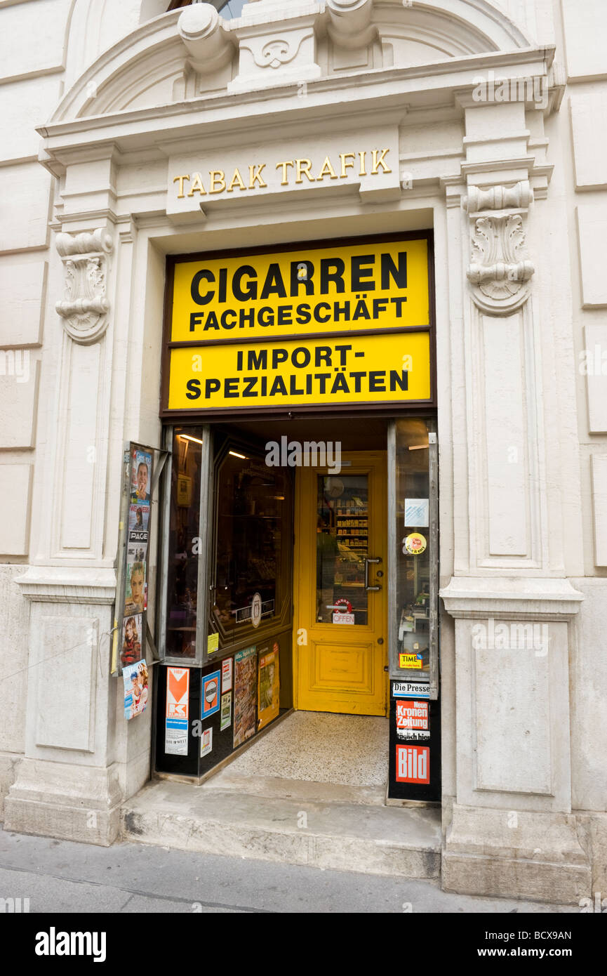 Tobacconist shop vienna austria -Fotos und -Bildmaterial in hoher ...