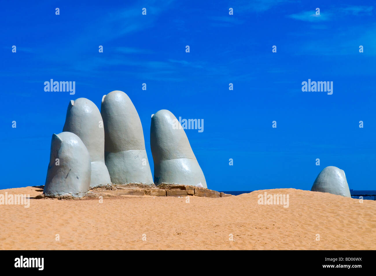 die Hand eine bekannte Skulptur in Punta del Este-Uruguay ...