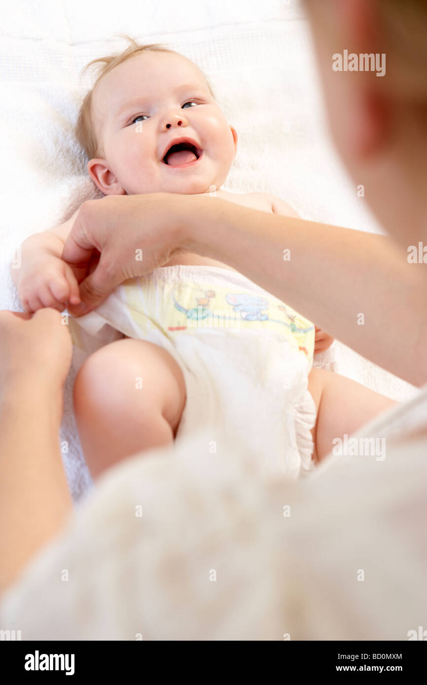 Disposable nappy -Fotos und -Bildmaterial in hoher Auflösung – Alamy