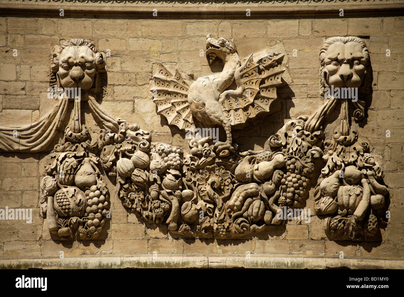 Drachen aus der Borghese Familie Wappen an der Fassade des Hotel des ...