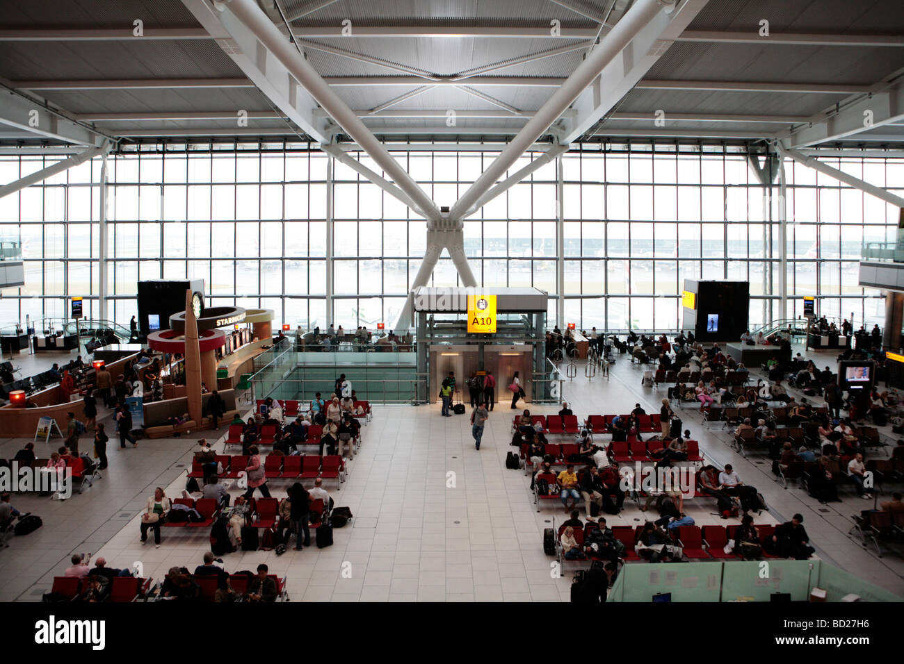 Terminal 5 heathrow architektur -Fotos und -Bildmaterial in hoher ...
