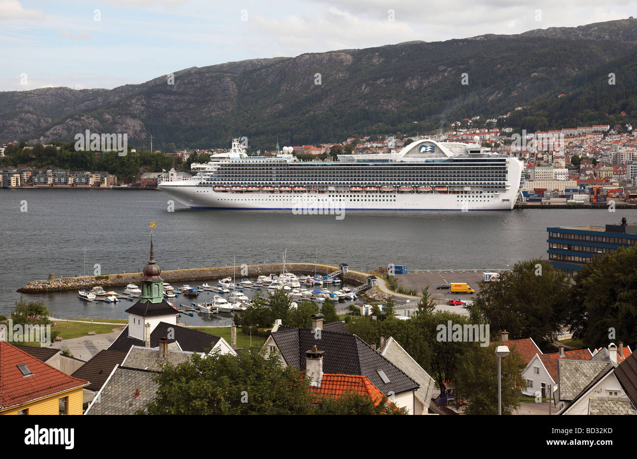 Kreuzfahrtschiff "Crown Princess" Besuch in Bergen, Norwegen ...