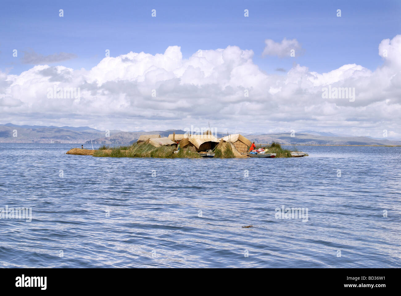Einer der schwimmenden Inseln der Uros, Titicacasee, Peru ...