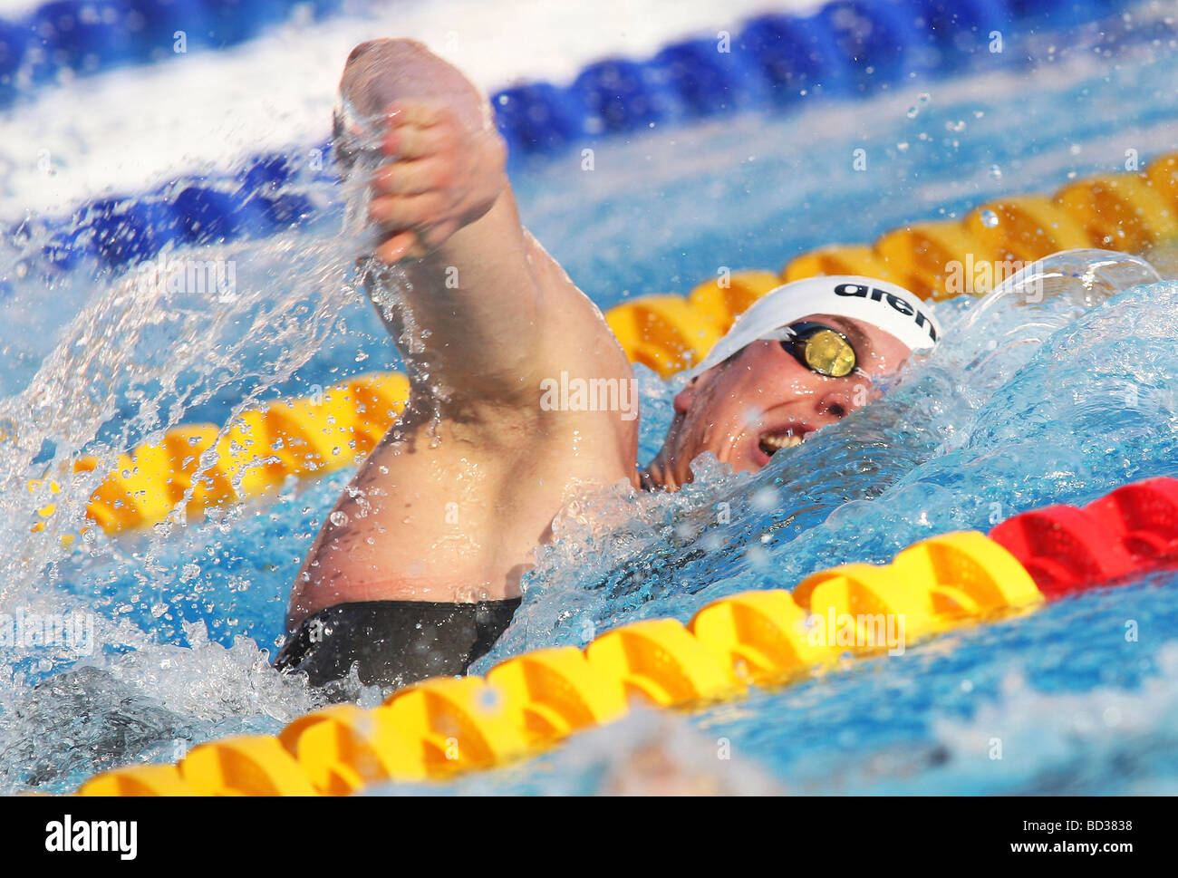 Ein schwimmer schwimmen -Fotos und -Bildmaterial in hoher Auflösung – Alamy