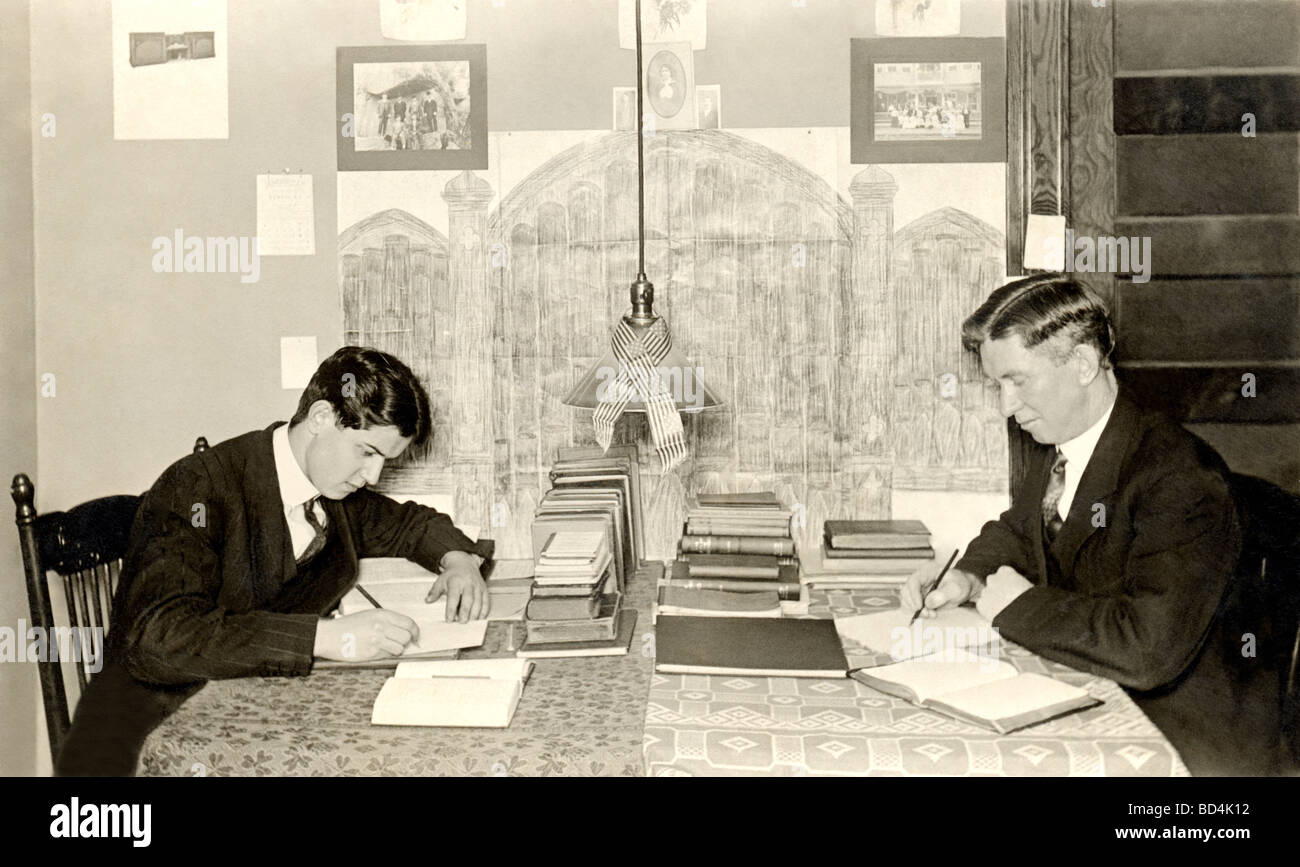 Study room 1900s -Fotos und -Bildmaterial in hoher Auflösung – Alamy