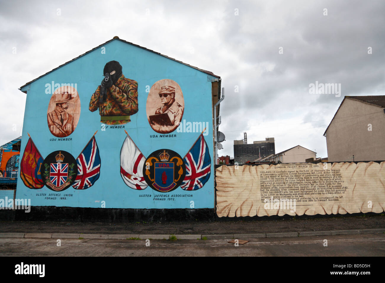 Belfast Loyalist Wandbild Darstellung drei paramilitärische ...