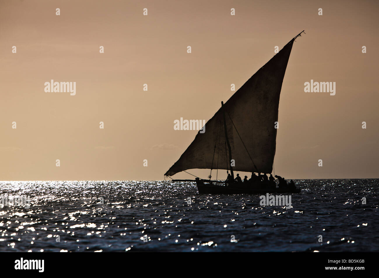 Dhau boot sansibar Stockfotos und -bilder Kaufen - Alamy