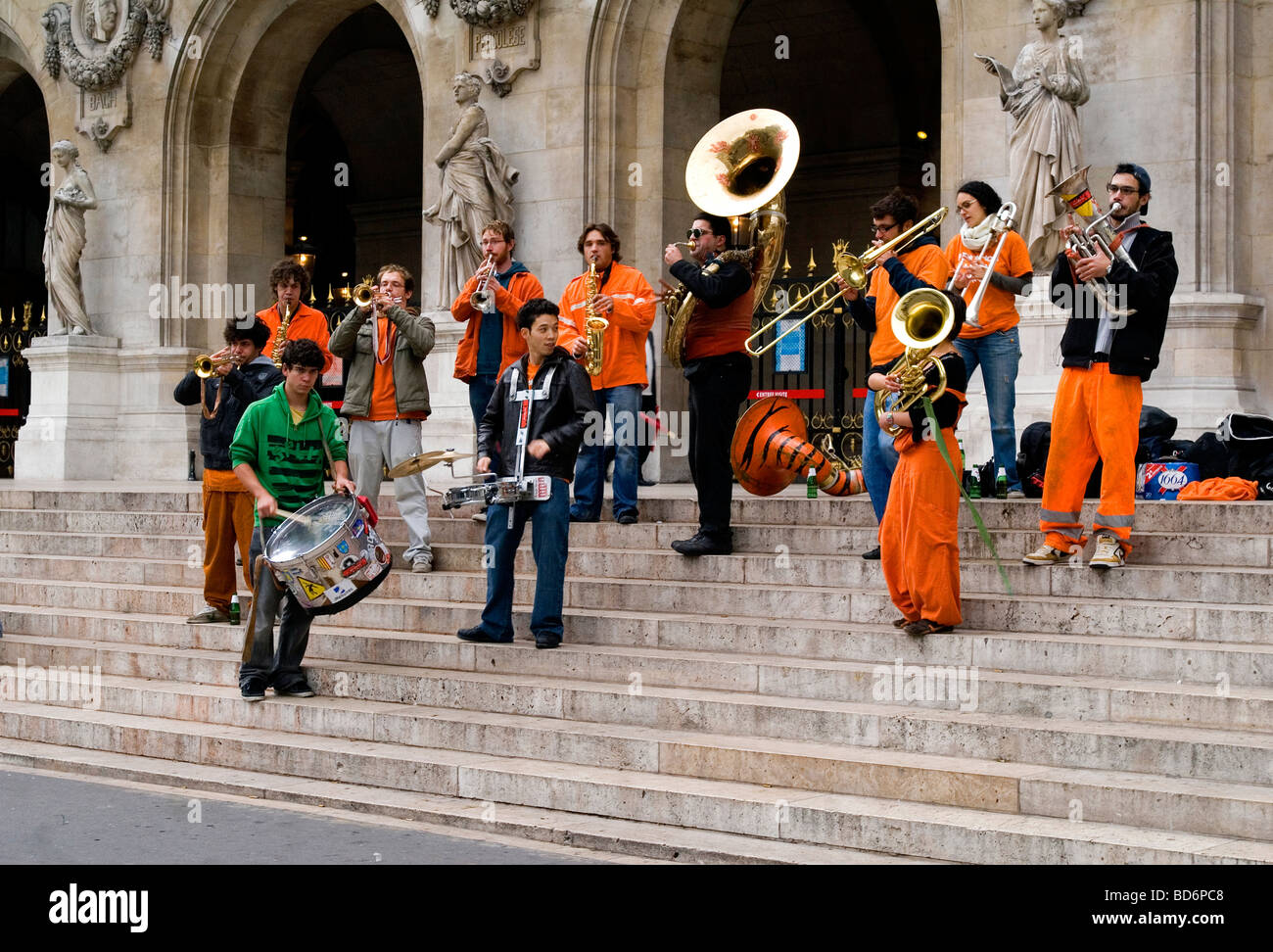 Pariser Philharmonie Stockfotos und -bilder Kaufen - Alamy