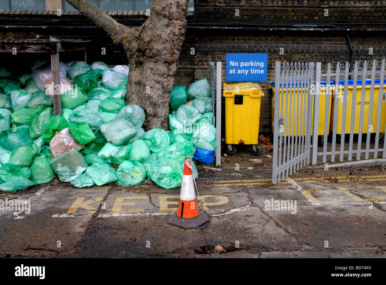 Hospital waste -Fotos und -Bildmaterial in hoher Auflösung – Alamy