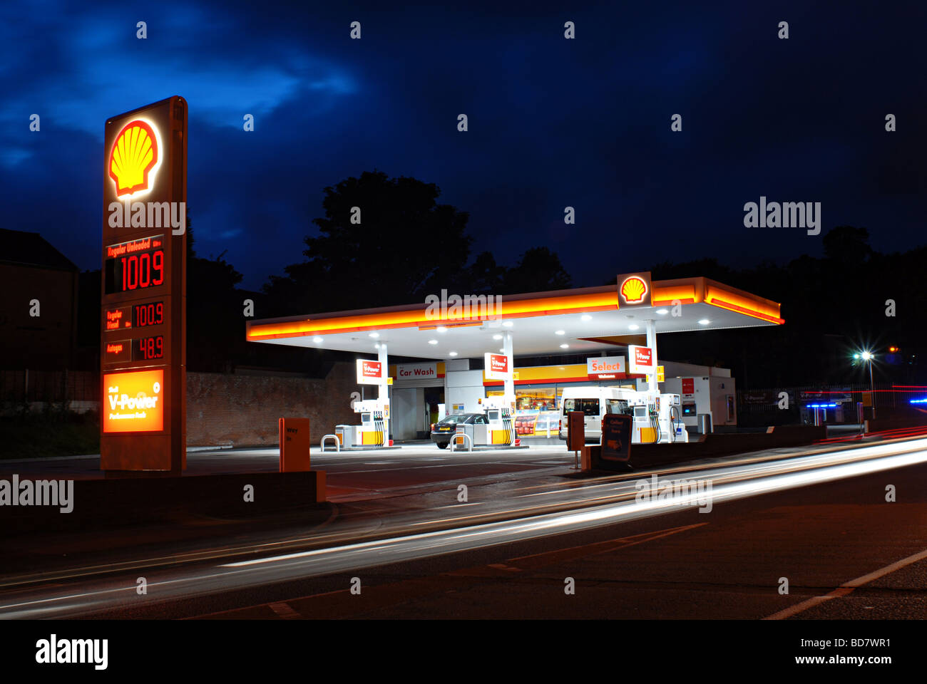 Shell petrol station -Fotos und -Bildmaterial in hoher Auflösung – Alamy