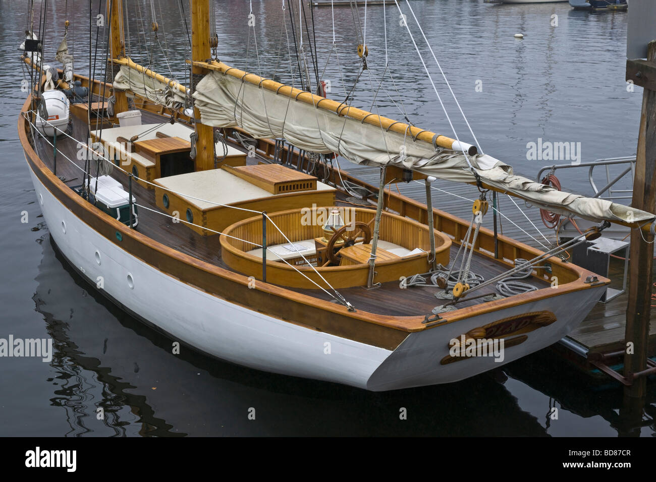 Olad und neu -Fotos und -Bildmaterial in hoher Auflösung – Alamy