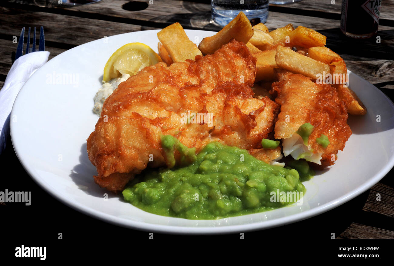 Fish and chips und erbsenbrei -Fotos und -Bildmaterial in hoher ...
