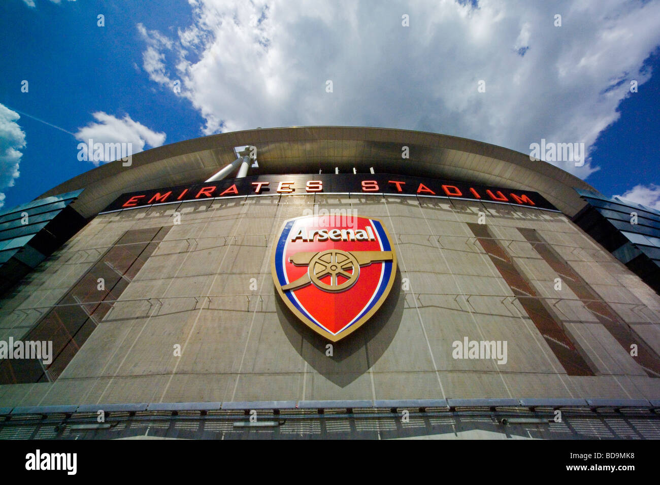 Emirates stadium logo -Fotos und -Bildmaterial in hoher Auflösung – Alamy