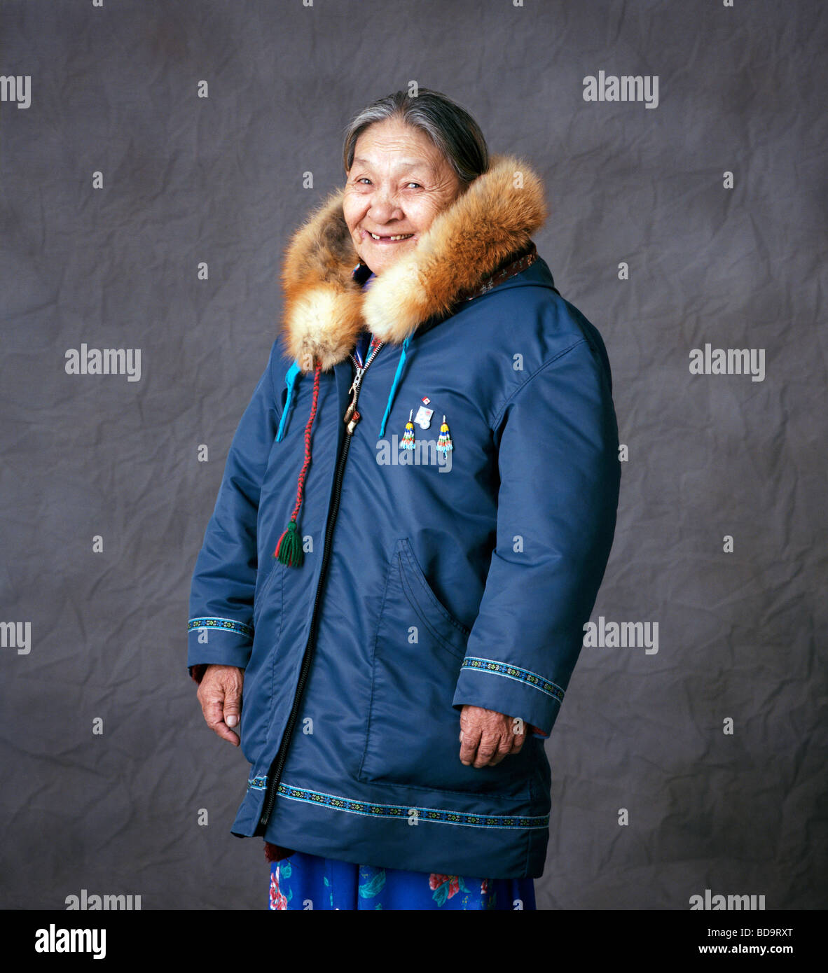 Inuit eskimo girl in parka -Fotos und -Bildmaterial in hoher Auflösung – Alamy