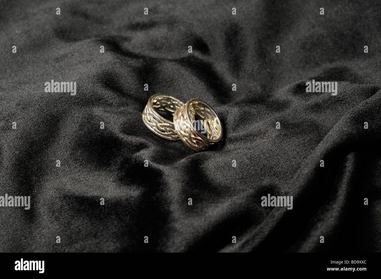 Schwarze ringe -Fotos und -Bildmaterial in hoher Auflösung – Alamy