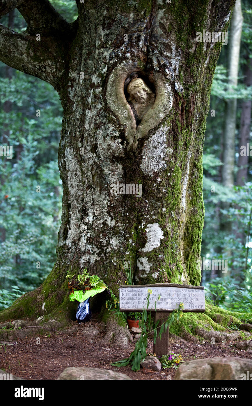 Balzer Hergott eine Skulptur von Jesus Christus, der in einem Baum ... Balzer Hergott eine Skulptur von Jesus Christus, der in einem Baum ...