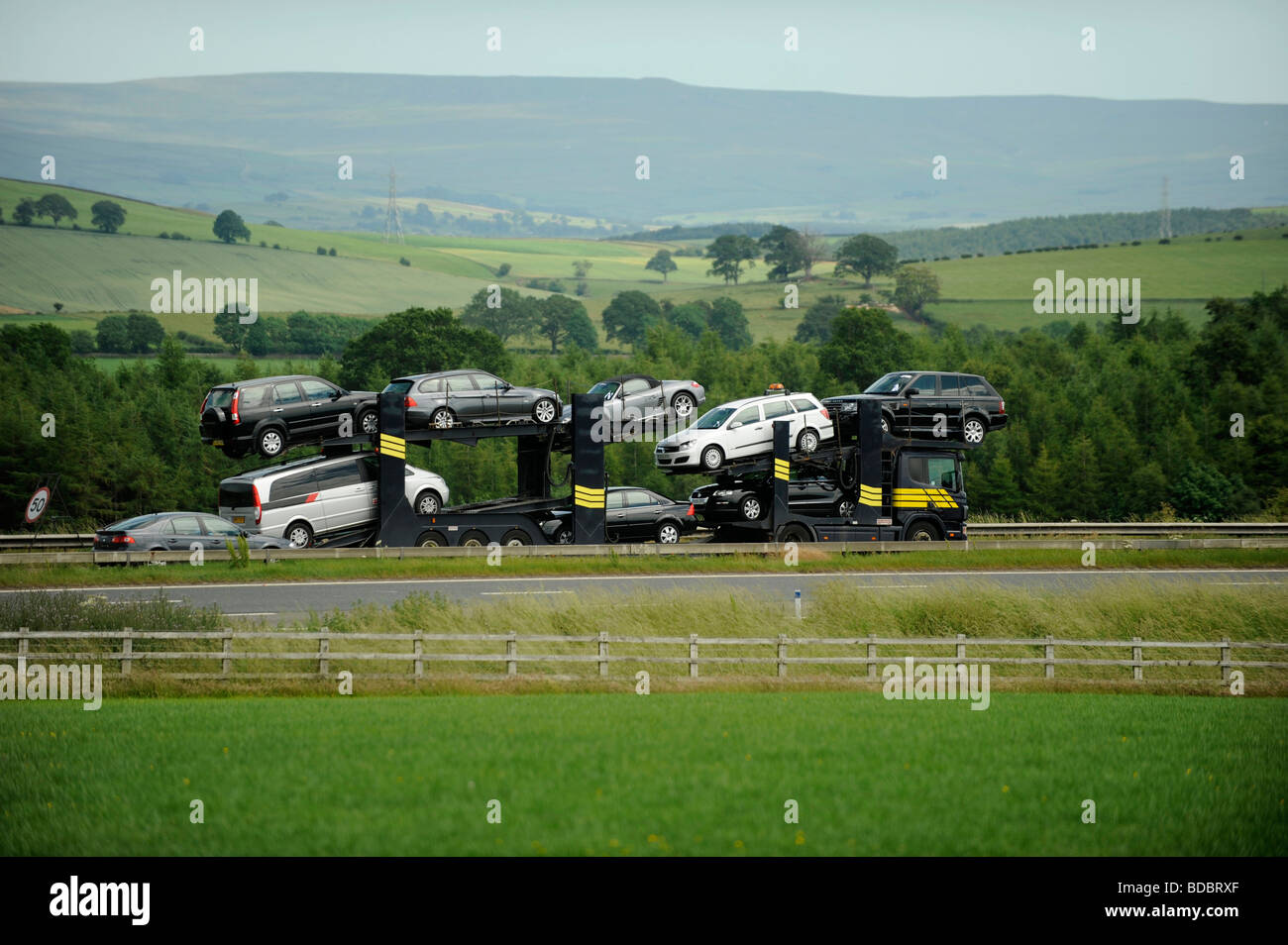 Auto transporter -Fotos und -Bildmaterial in hoher Auflösung – Alamy