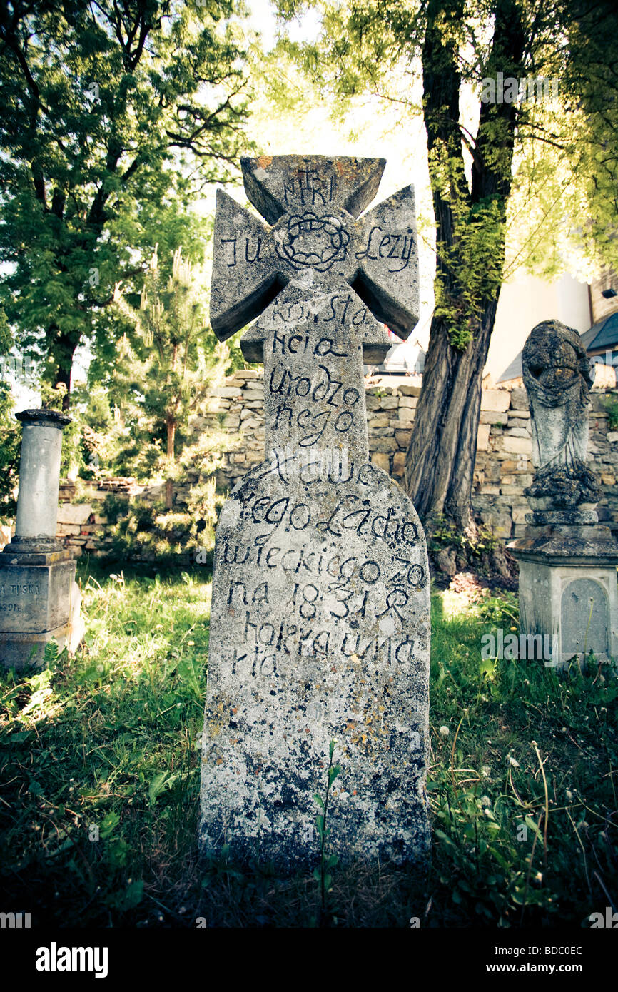 Gothic graveyard illustration -Fotos und -Bildmaterial in hoher ...