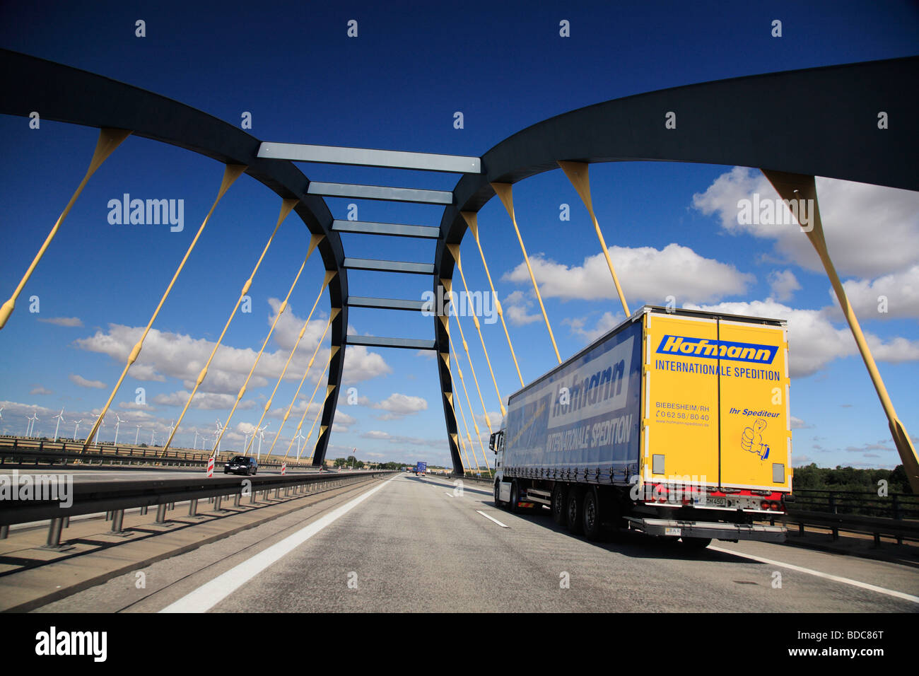 Hängebrücke - Autobahn A14 bei Könnern in Sachsen-Anhalt, Deutschland ...