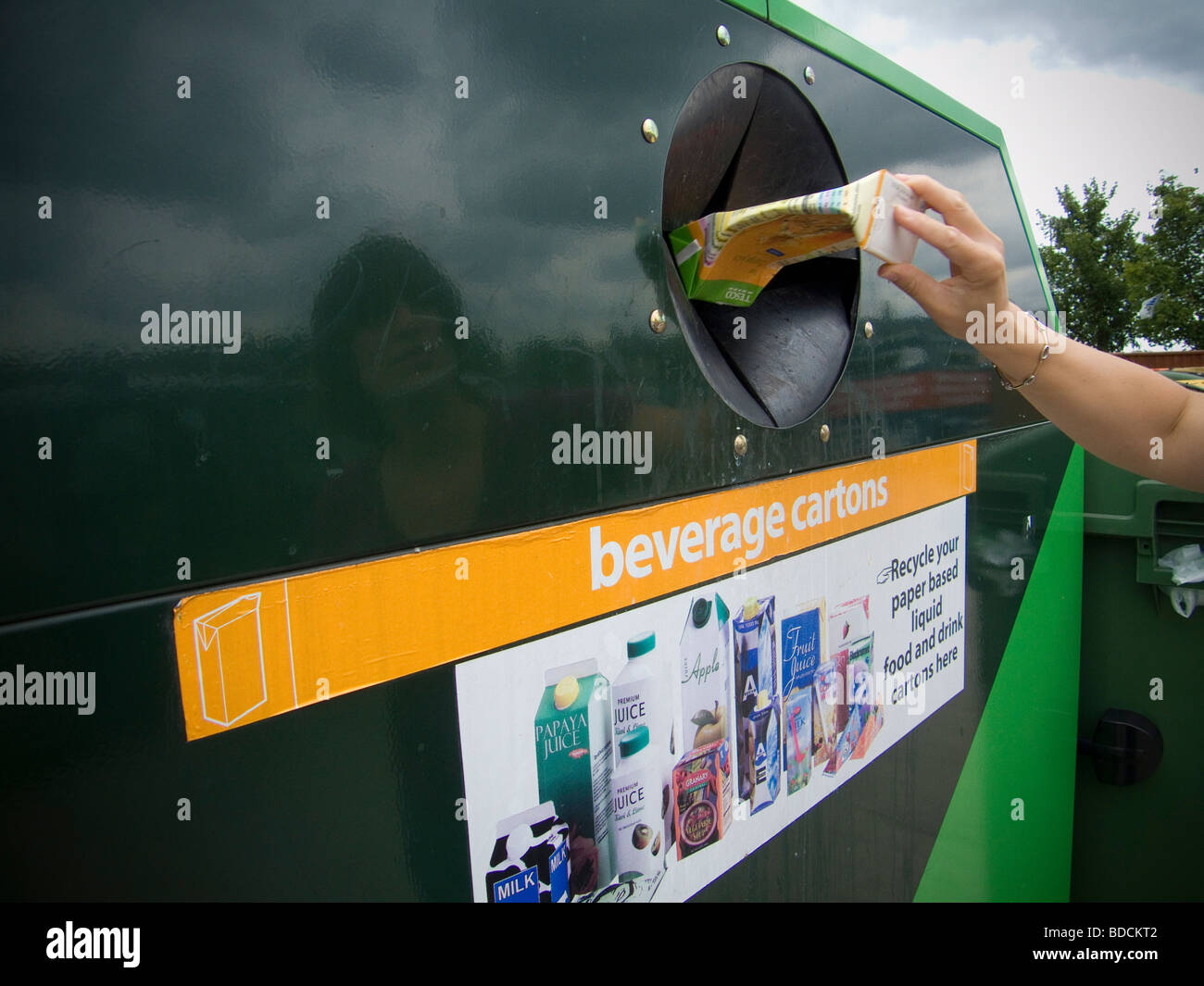 Karton recyceln -Fotos und -Bildmaterial in hoher Auflösung – Alamy