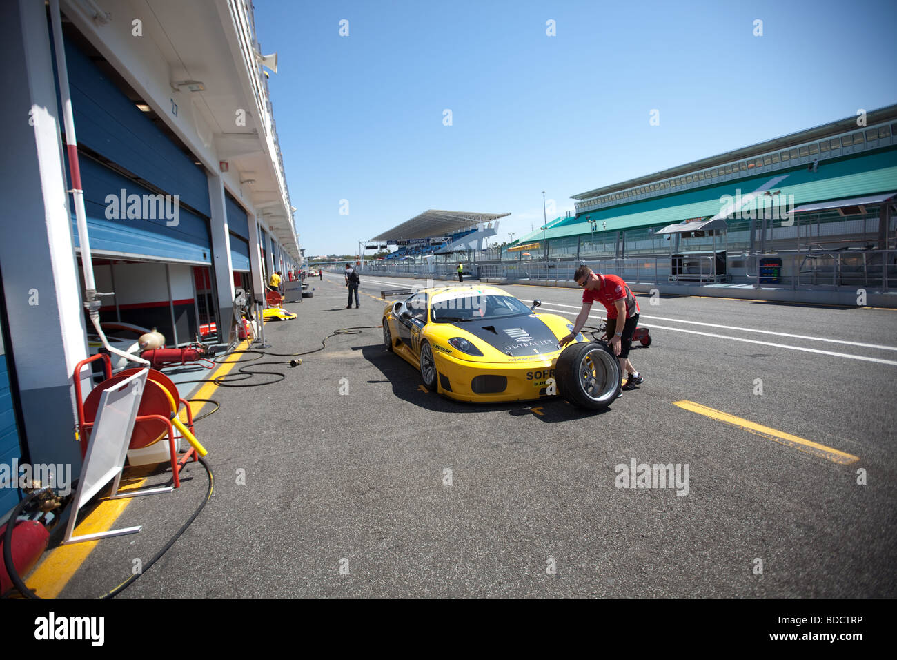 Car Race Track Start Line Stockfotos & Car Race Track Start Line Bilder ...