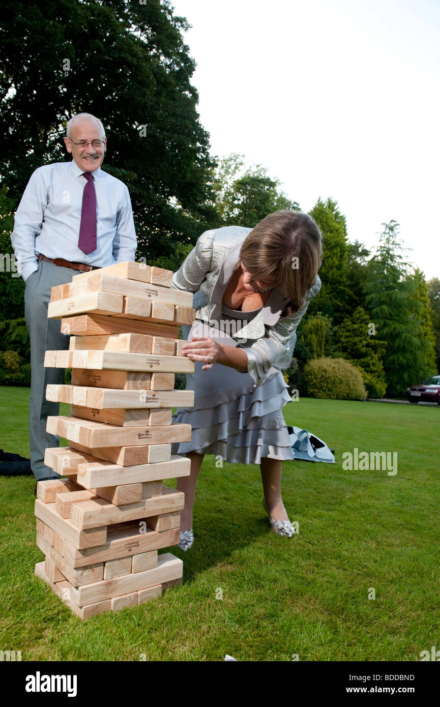 Jenga tower -Fotos und -Bildmaterial in hoher Auflösung – Alamy