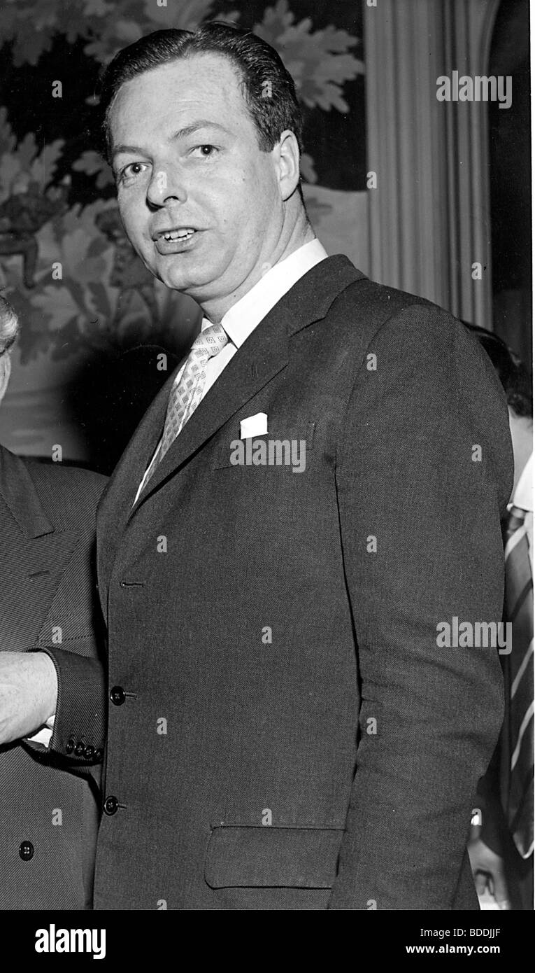 Guy hamilton -Fotos und -Bildmaterial in hoher Auflösung – Alamy