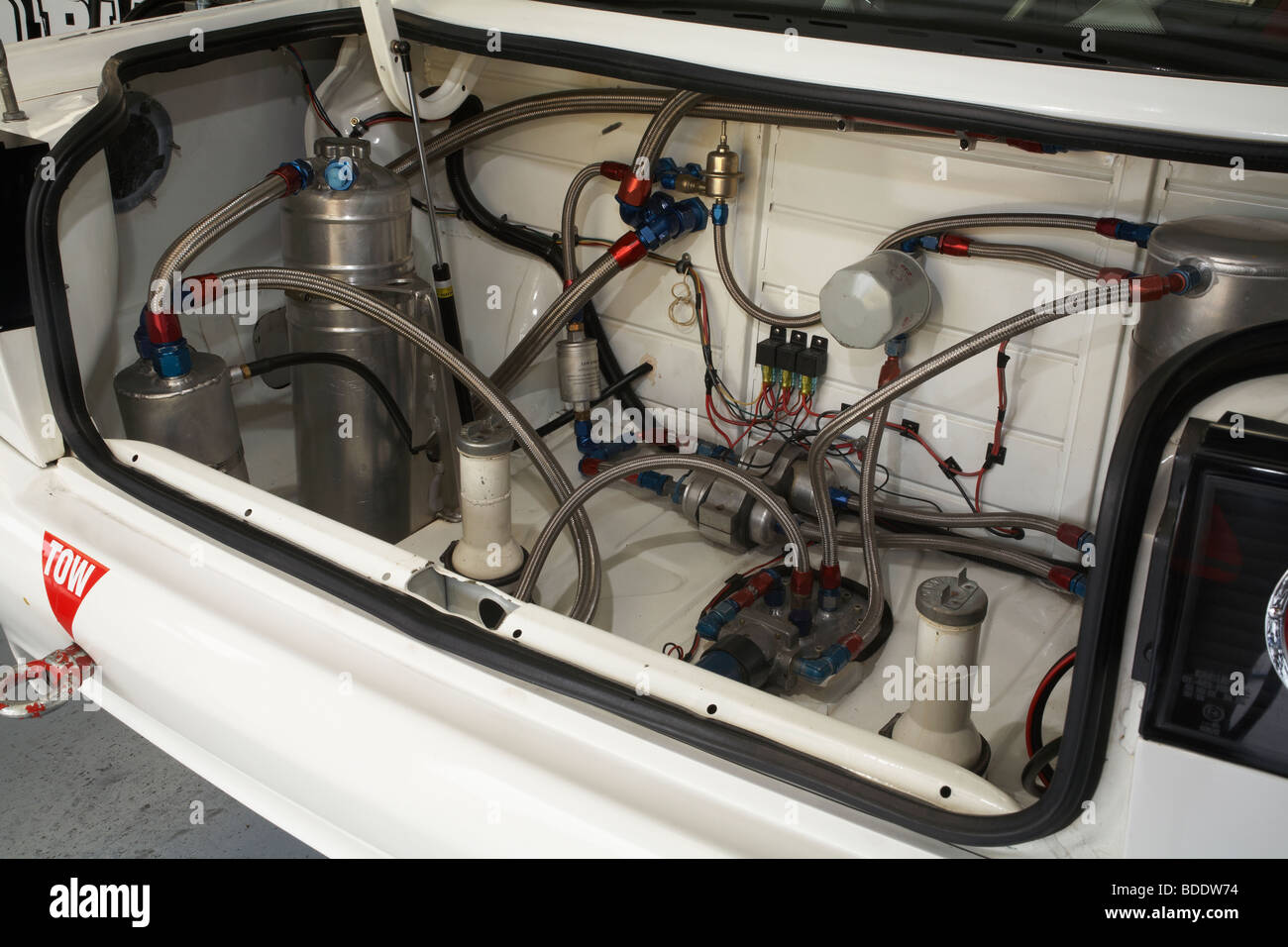 Car engine and parts in trunk -Fotos und -Bildmaterial in hoher ...