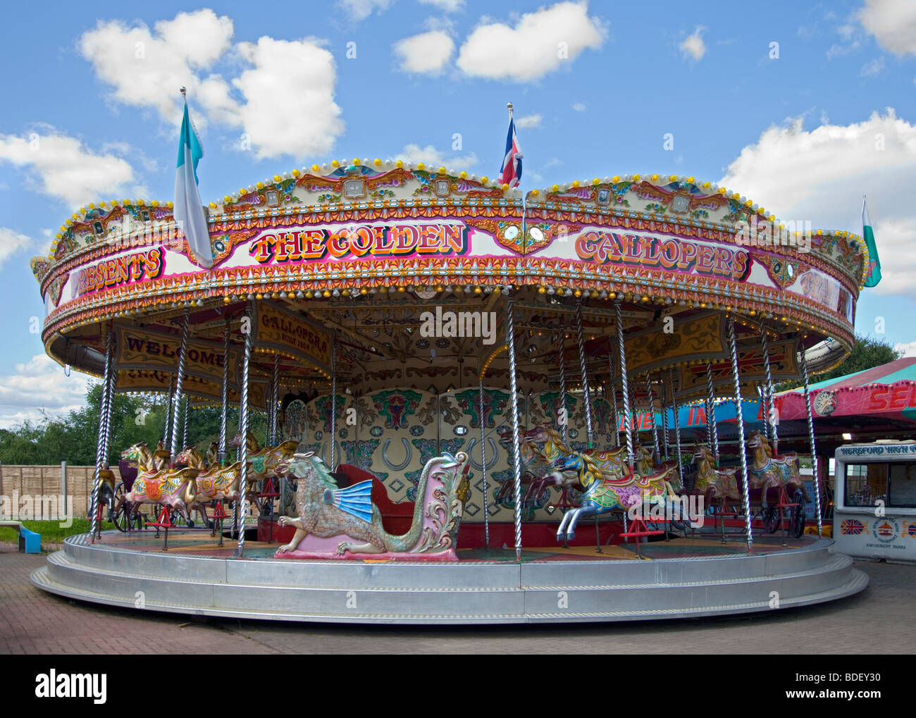 Kirmes karussells -Fotos und -Bildmaterial in hoher Auflösung – Alamy