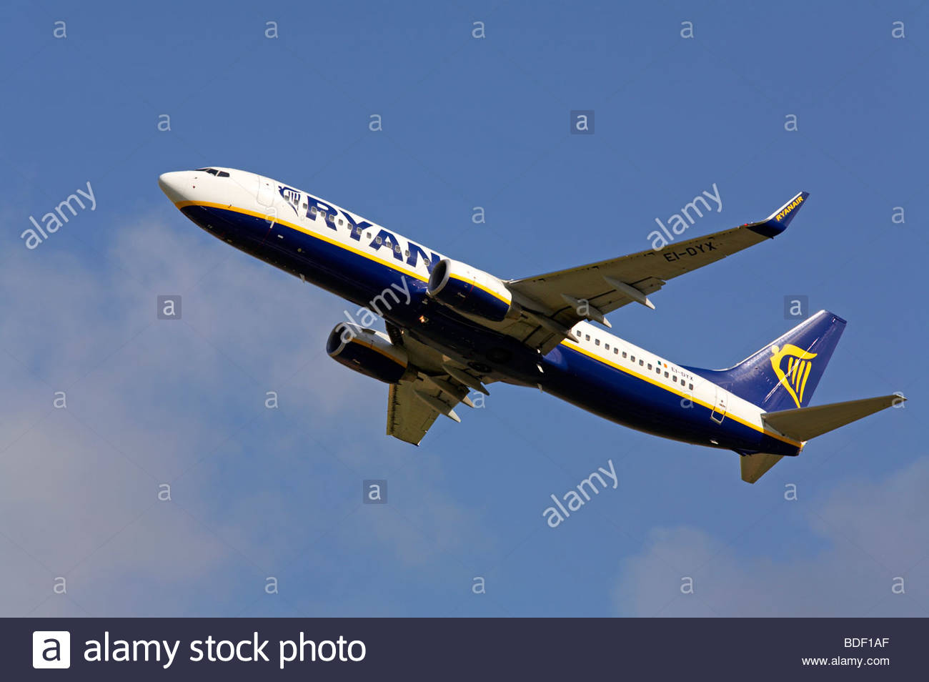 Ryanair takeoff -Fotos und -Bildmaterial in hoher Auflösung – Alamy