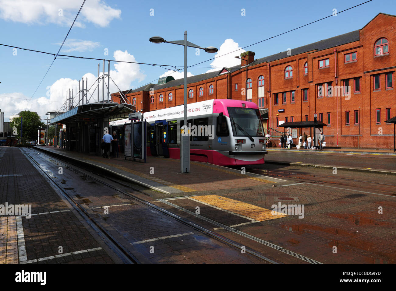 Die Midland Metro Tram Service Leitung zwischen Wolverhampton und ...