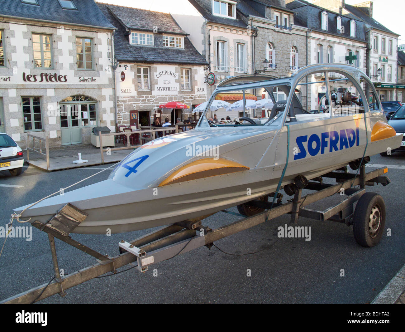 Ein citroen 2cv 2cv -Fotos und -Bildmaterial in hoher Auflösung – Alamy