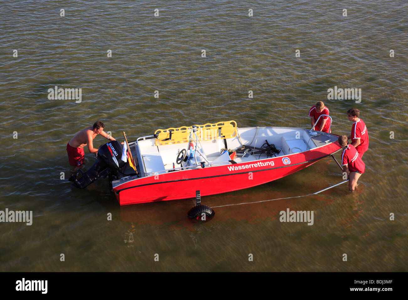 Baywatch Menschen starten Rettung auf Boot an Boot Trolley, Insel ...