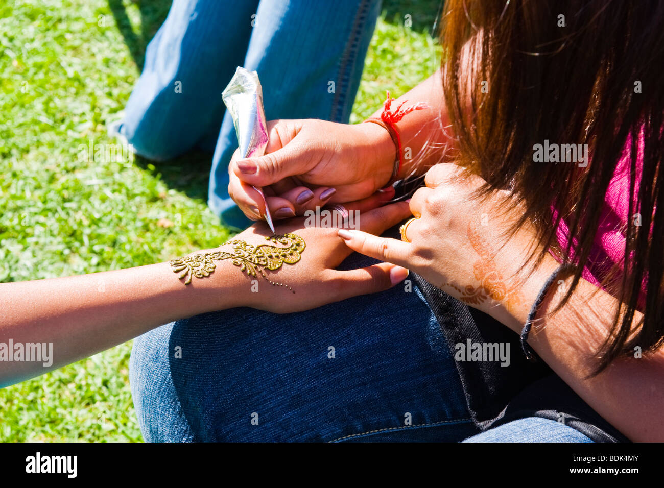 Tattoo Handrucken Frau