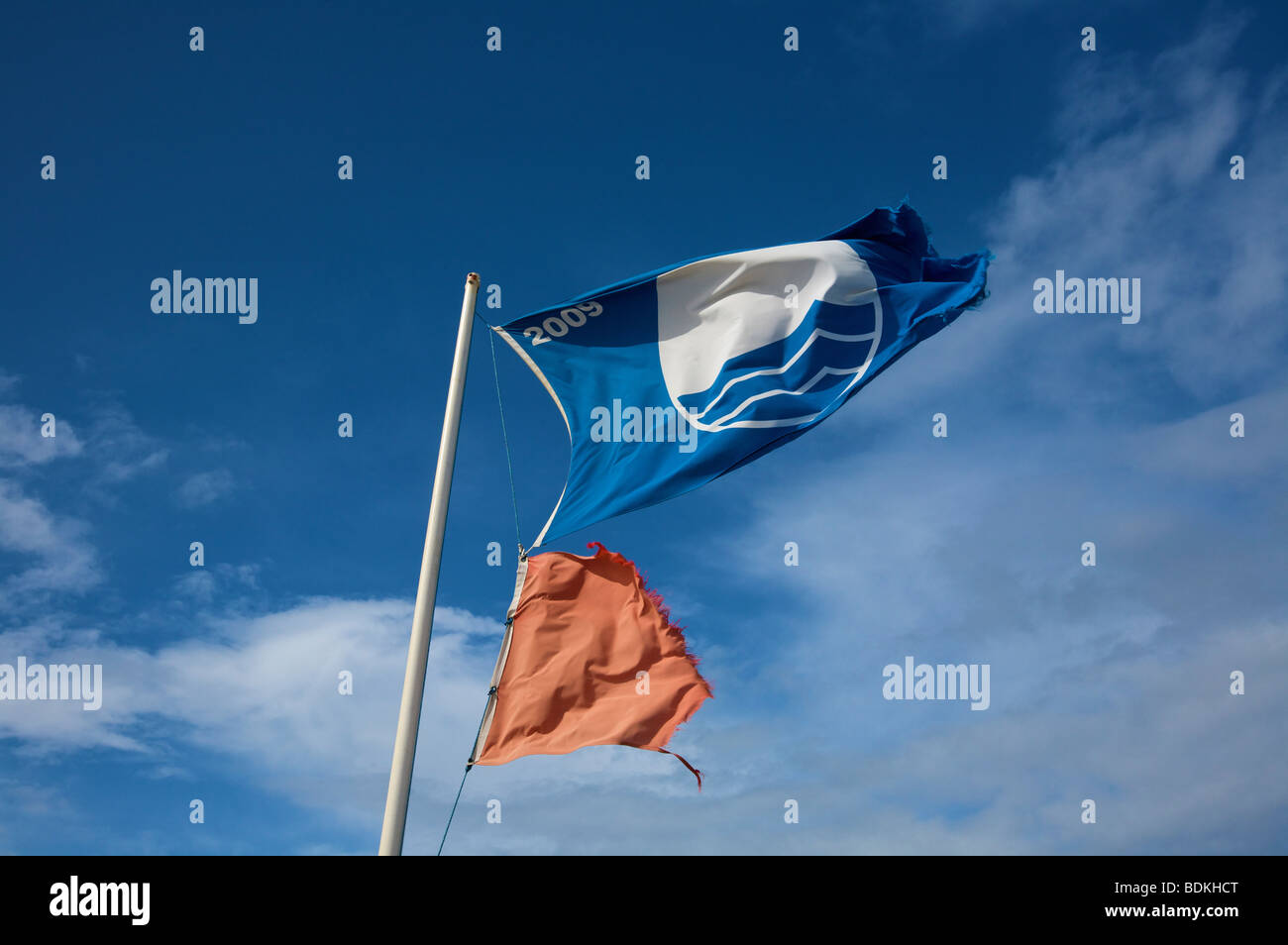 Blaue flagge -Fotos und -Bildmaterial in hoher Auflösung – Alamy