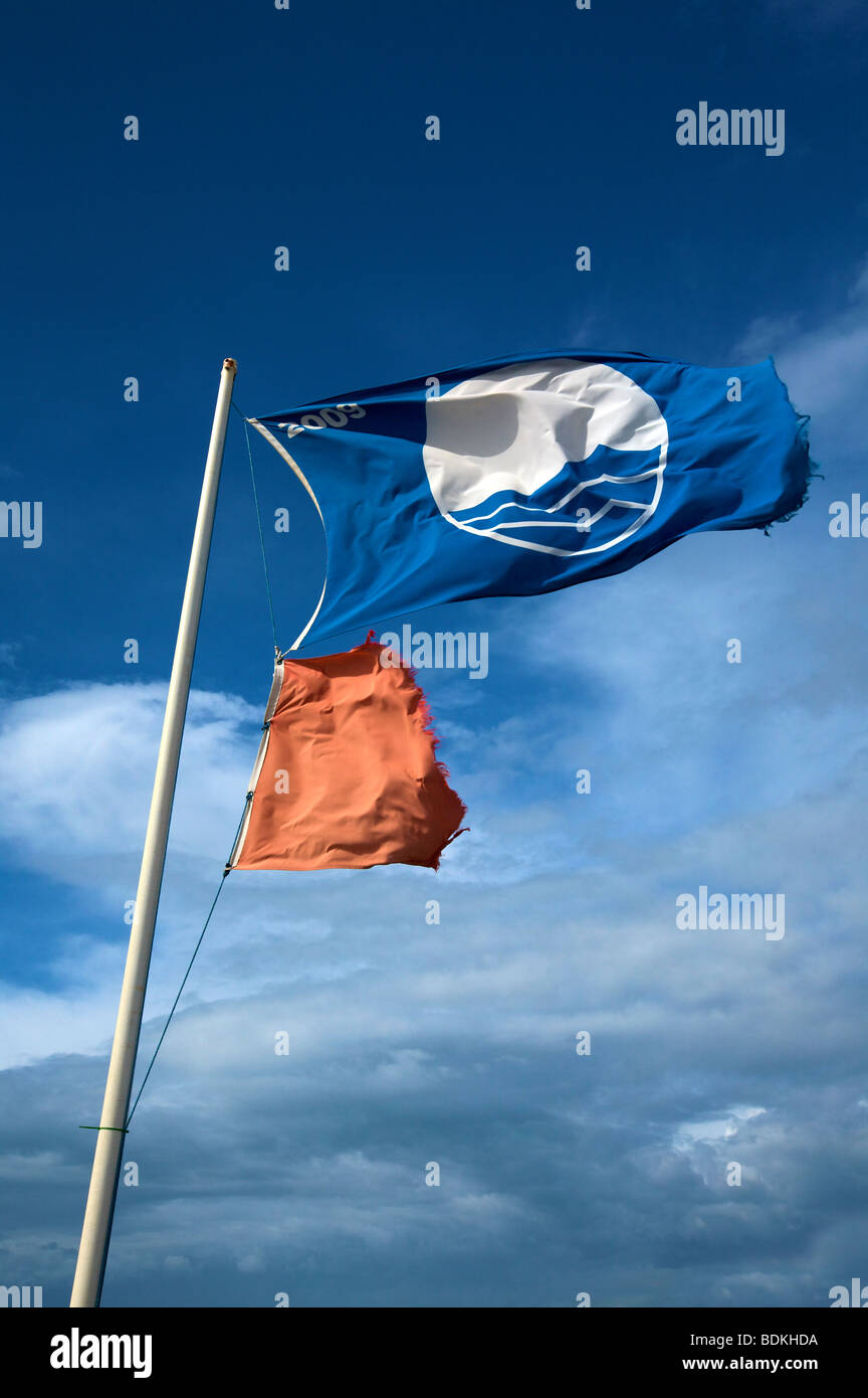 Blaue flagge -Fotos und -Bildmaterial in hoher Auflösung – Alamy