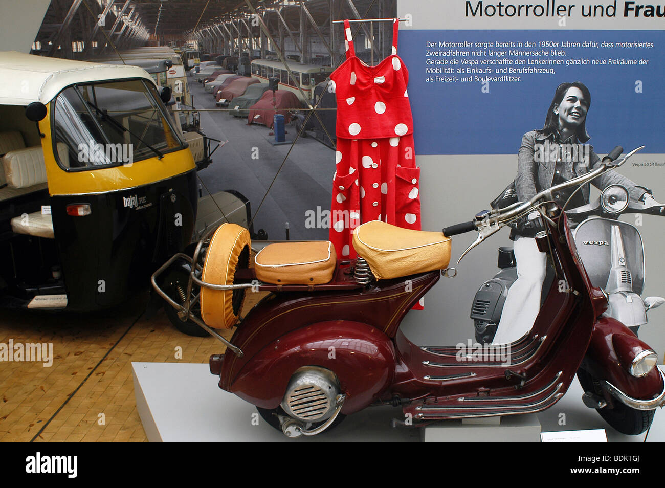 Mauermuseum (Museum der Mauer), Checkpoint Charlie, Kreuzberg, Berlin ...