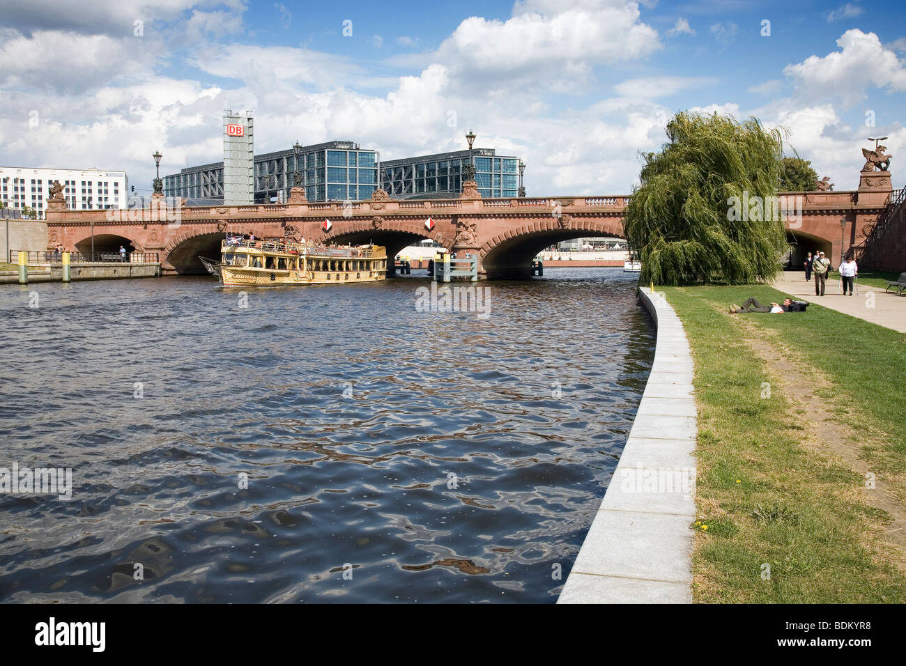 Berlin spree fluss -Fotos und -Bildmaterial in hoher Auflösung – Alamy