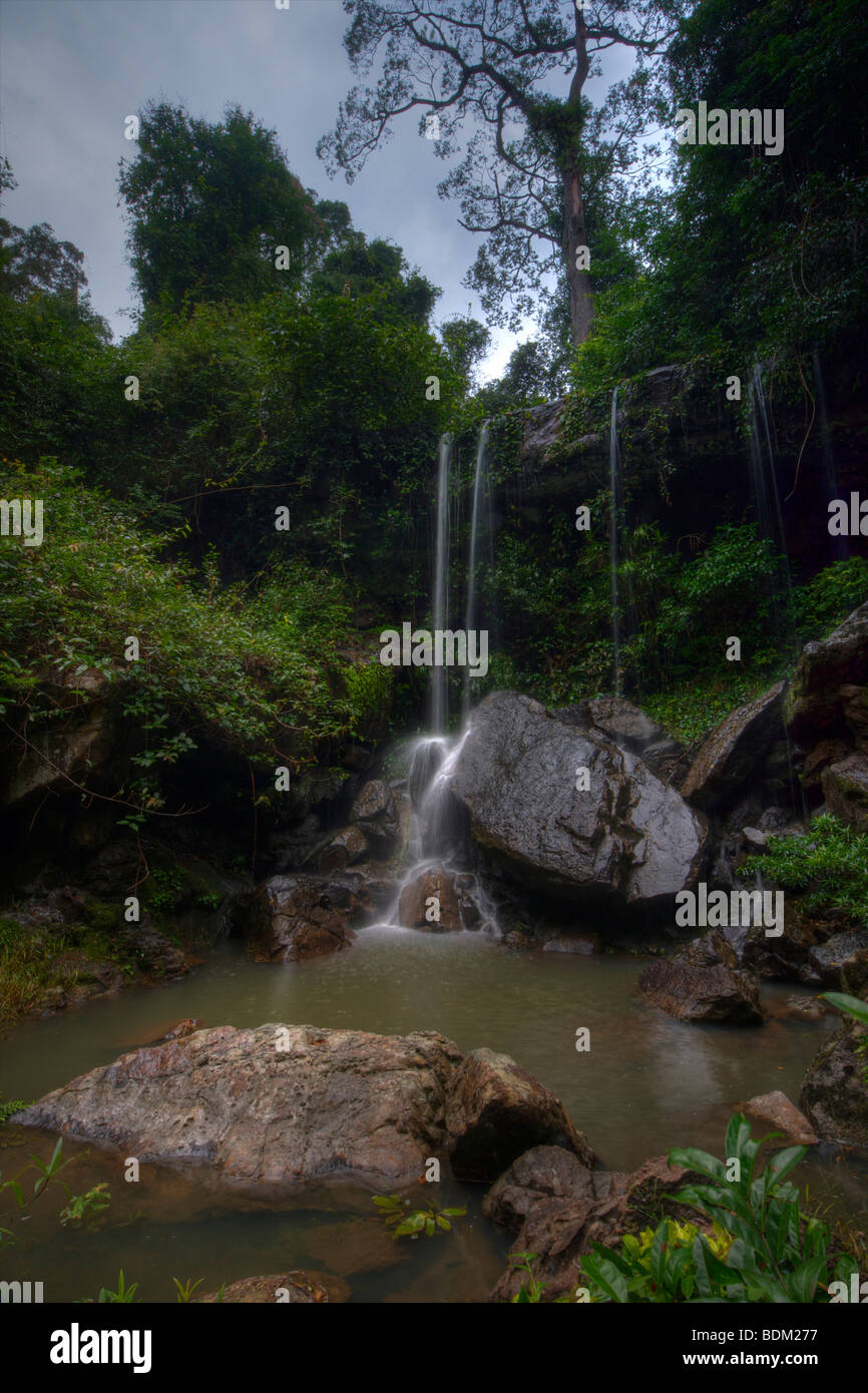 Die Pha Takien Wasserfall in den Wäldern von der Pang Sida Nationalpark ...