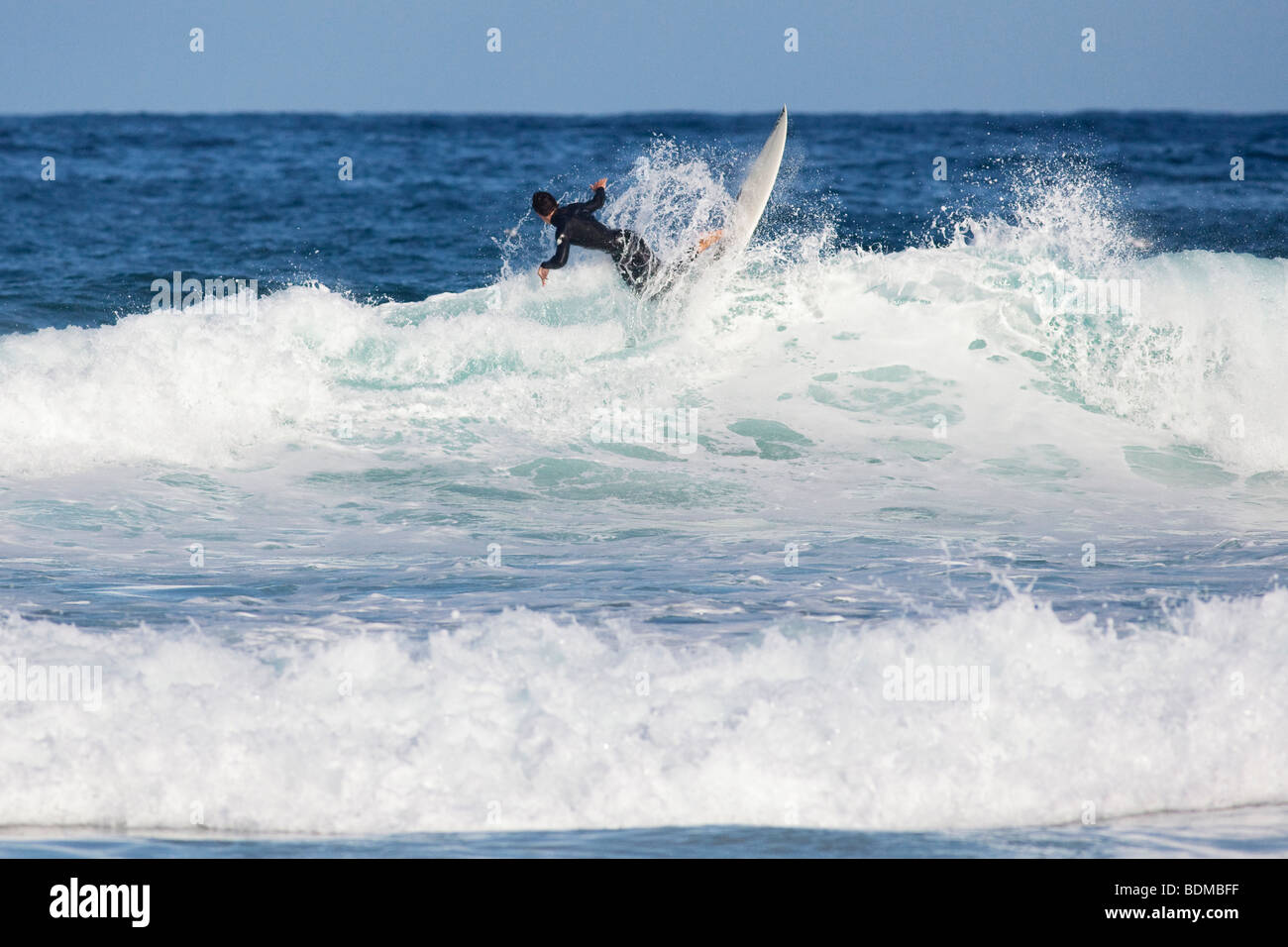 Teenager surfen in australien -Fotos und -Bildmaterial in hoher ...