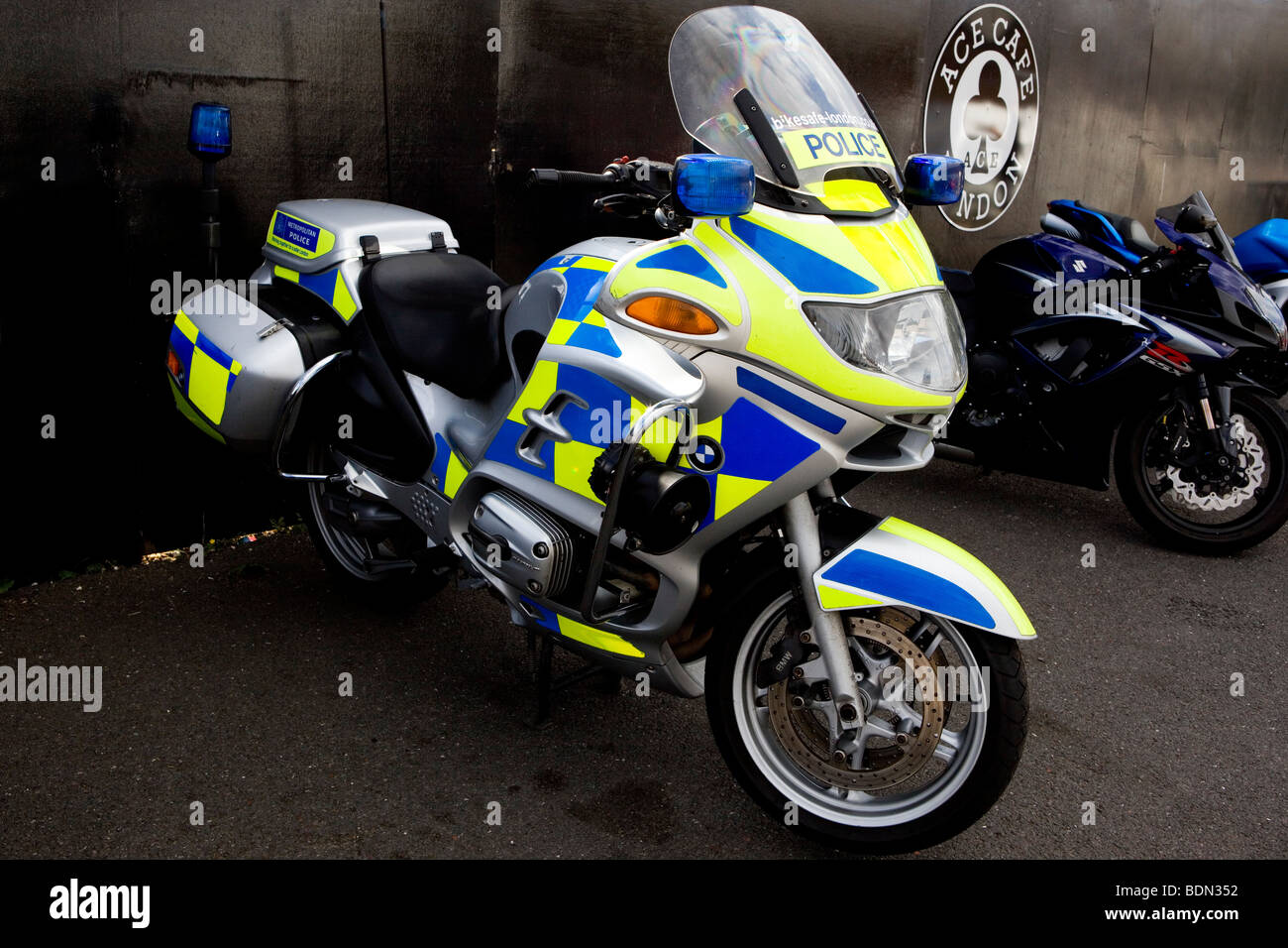 Bmw polizeifahrrad -Fotos und -Bildmaterial in hoher Auflösung – Alamy