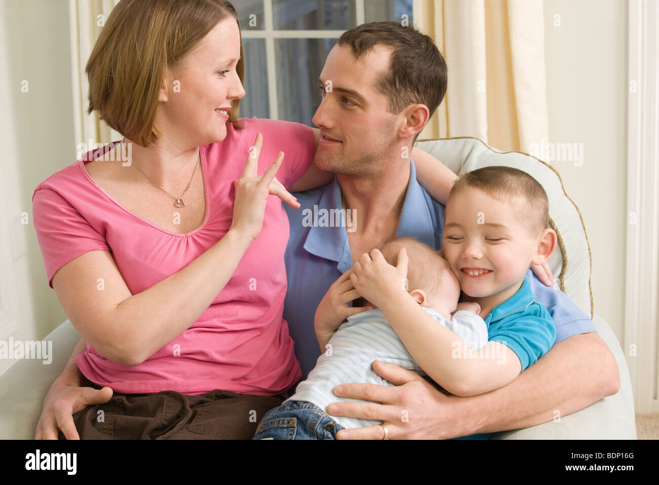 Ich liebe dich fingerzeichen -Fotos und -Bildmaterial in hoher ...